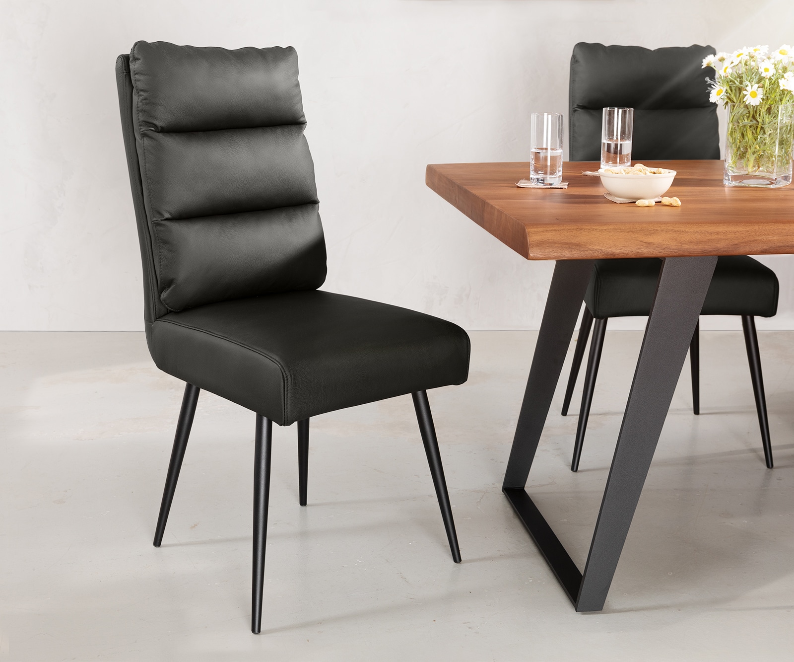 Gestoffeerde-stoel Pela-Flex 4-poot conisch zwart echt leer zwart